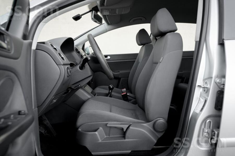 Grey Volkswagen Golf Plus 2008 in Talsi, with an engine capacity of 1.90 L and mileage of 218 thousand km for 2950 €, photo 10 on AUTOMOTO.COM.LV