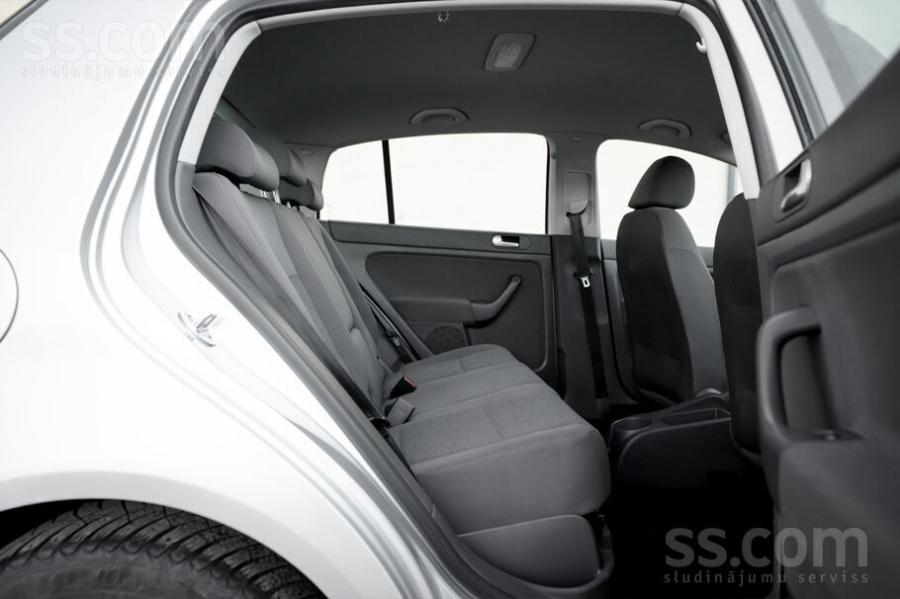 Grey Volkswagen Golf Plus 2008 in Talsi, with an engine capacity of 1.90 L and mileage of 218 thousand km for 2950 €, photo 12 on AUTOMOTO.COM.LV