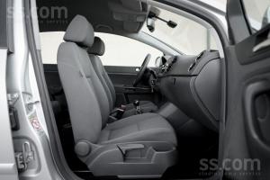 Grey Volkswagen Golf Plus 2008 in Talsi, with an engine capacity of 1.90 L and mileage of 218 thousand km for 2950 €, photo 13 on AUTOMOTO.COM.LV