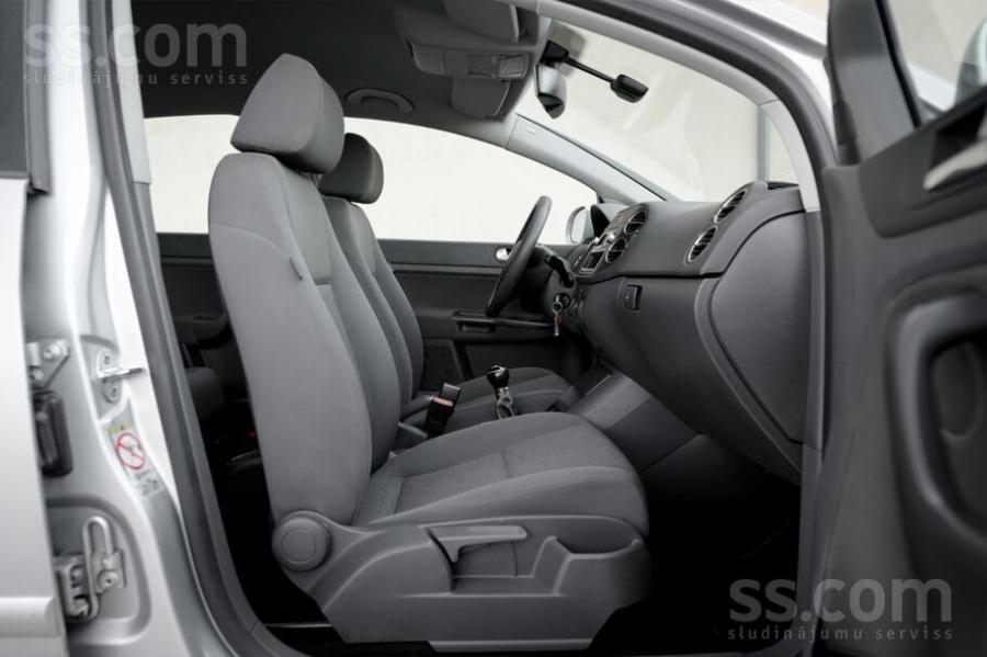 Grey Volkswagen Golf Plus 2008 in Talsi, with an engine capacity of 1.90 L and mileage of 218 thousand km for 2950 €, photo 13 on AUTOMOTO.COM.LV