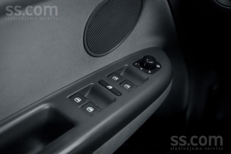 Grey Volkswagen Golf Plus 2008 in Talsi, with an engine capacity of 1.90 L and mileage of 218 thousand km for 2950 €, photo 14 on AUTOMOTO.COM.LV