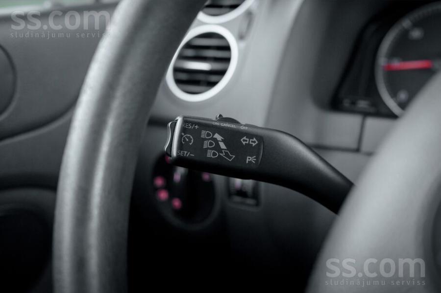 Grey Volkswagen Golf Plus 2008 in Talsi, with an engine capacity of 1.90 L and mileage of 218 thousand km for 2950 €, photo 16 on AUTOMOTO.COM.LV