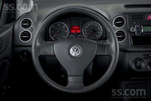 Grey Volkswagen Golf Plus 2008 in Talsi, with an engine capacity of 1.90 L and mileage of 218 thousand km for 2950 €, photo 17 on AUTOMOTO.COM.LV