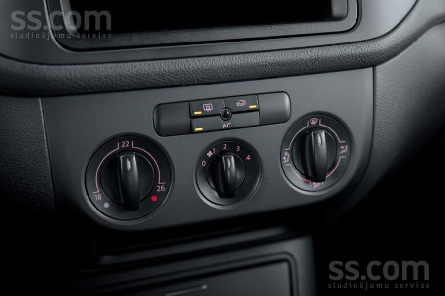 Grey Volkswagen Golf Plus 2008 in Talsi, with an engine capacity of 1.90 L and mileage of 218 thousand km for 2950 €, photo 20 on AUTOMOTO.COM.LV