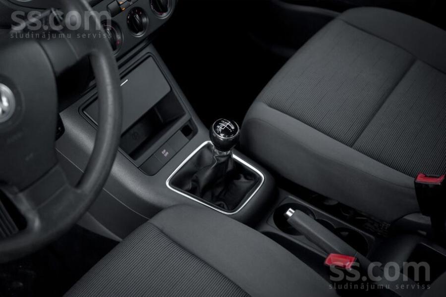 Grey Volkswagen Golf Plus 2008 in Talsi, with an engine capacity of 1.90 L and mileage of 218 thousand km for 2950 €, photo 22 on AUTOMOTO.COM.LV