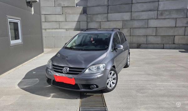 Pelēks Volkswagen Golf Plus 2008 Viļņa, ar dzinēja tilpumu 1.39 L un nobraukumu 191 tūkst. km par 3000 €, foto 4 vietnē AUTOMOTO.COM.LV
