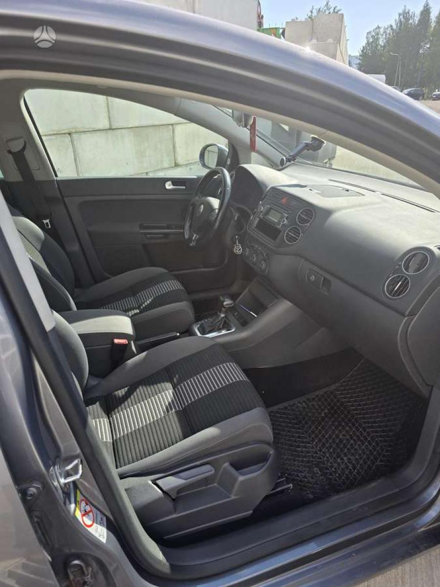 Grey Volkswagen Golf Plus 2008 in Vilnius, with an engine capacity of 1.39 L and mileage of 191 thousand km for 3000 €, photo 8 on AUTOMOTO.COM.LV