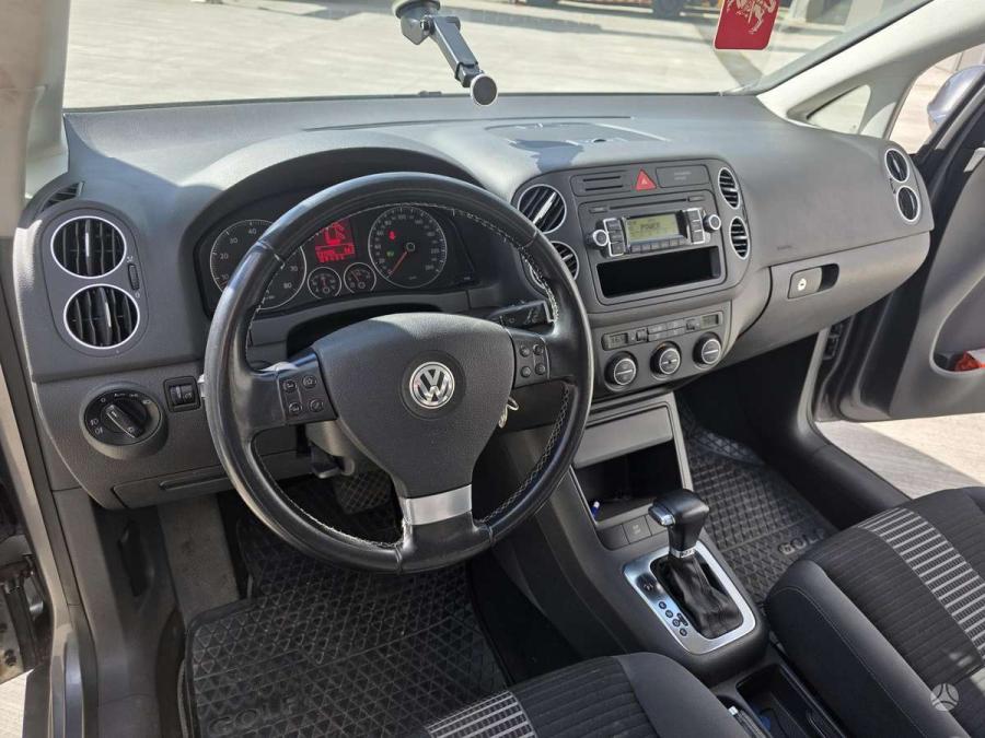Grey Volkswagen Golf Plus 2008 in Vilnius, with an engine capacity of 1.39 L and mileage of 191 thousand km for 3000 €, photo 13 on AUTOMOTO.COM.LV
