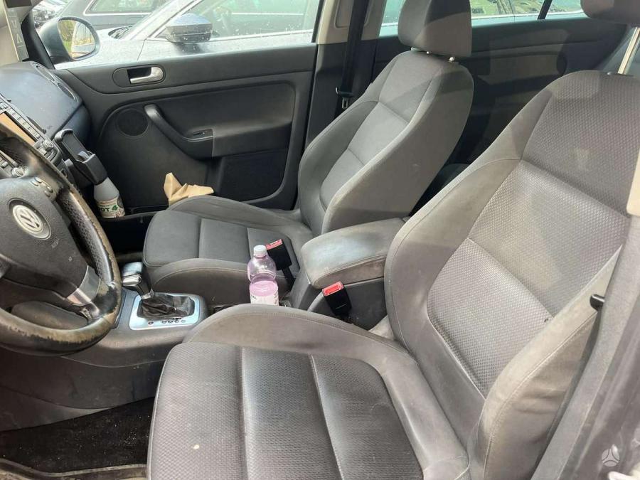 Grey Volkswagen Golf Plus 2008 in Kaunas, with an engine capacity of 1.97 L and mileage of 352 thousand km for 1450 €, photo 8 on AUTOMOTO.COM.LV