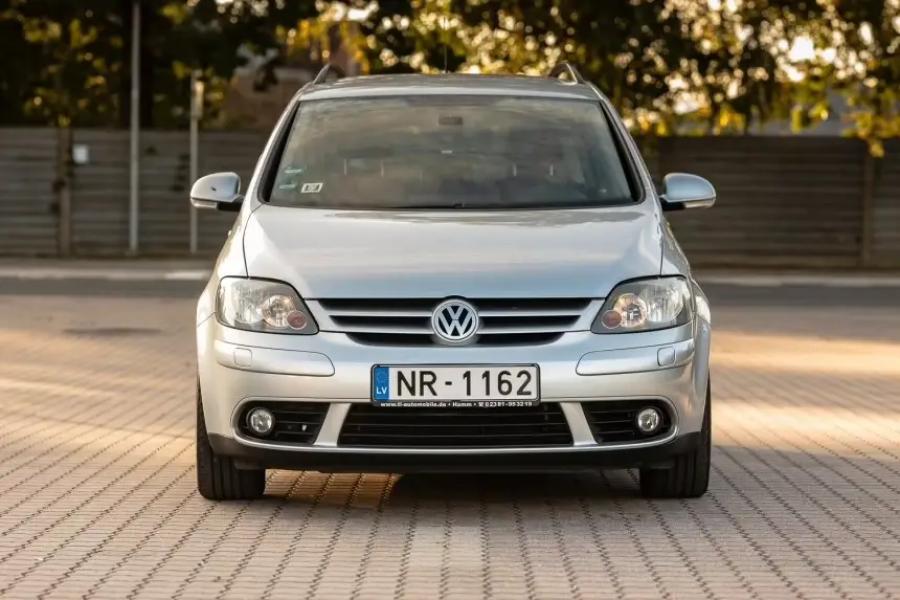 Pelēks Volkswagen Golf Plus 2008 Jelgava, ar dzinēja tilpumu 2.00 L un nobraukumu 285 tūkst. km par 4600 €, foto 1 vietnē AUTOMOTO.COM.LV