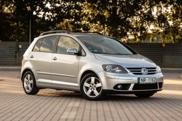 Pelēks Volkswagen Golf Plus 2008 Jelgava, ar dzinēja tilpumu 2.00 L un nobraukumu 285 tūkst. km par 4600 €, foto 3 vietnē AUTOMOTO.COM.LV
