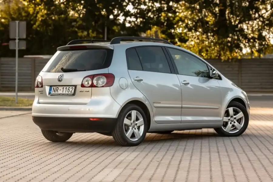 Pelēks Volkswagen Golf Plus 2008 Jelgava, ar dzinēja tilpumu 2.00 L un nobraukumu 285 tūkst. km par 4600 €, foto 5 vietnē AUTOMOTO.COM.LV