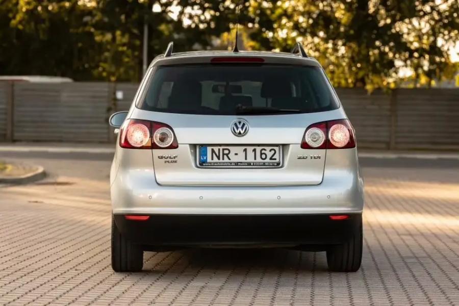 Pelēks Volkswagen Golf Plus 2008 Jelgava, ar dzinēja tilpumu 2.00 L un nobraukumu 285 tūkst. km par 4600 €, foto 6 vietnē AUTOMOTO.COM.LV
