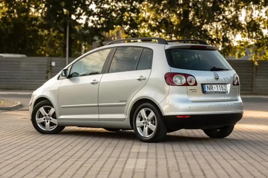 Pelēks Volkswagen Golf Plus 2008 Jelgava, ar dzinēja tilpumu 2.00 L un nobraukumu 285 tūkst. km par 4600 €, foto 7 vietnē AUTOMOTO.COM.LV