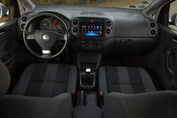Pelēks Volkswagen Golf Plus 2008 Jelgava, ar dzinēja tilpumu 2.00 L un nobraukumu 285 tūkst. km par 4600 €, foto 8 vietnē AUTOMOTO.COM.LV