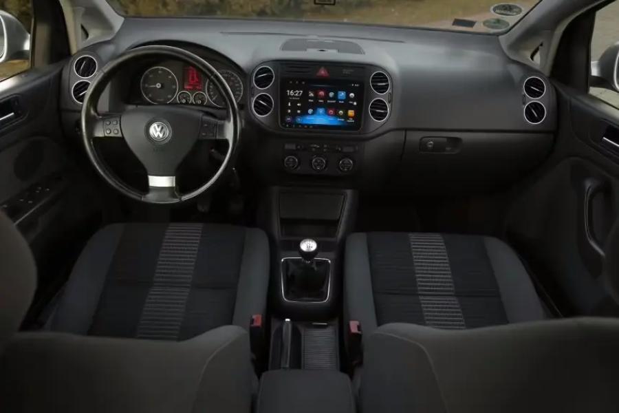 Pelēks Volkswagen Golf Plus 2008 Jelgava, ar dzinēja tilpumu 2.00 L un nobraukumu 285 tūkst. km par 4600 €, foto 9 vietnē AUTOMOTO.COM.LV