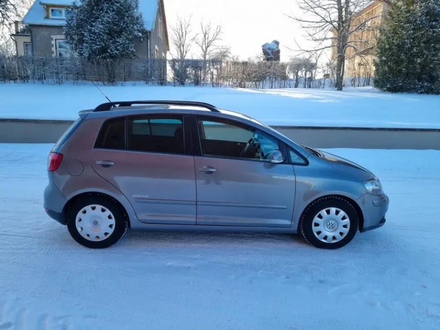 Grey Volkswagen Golf Plus 2008 in Jekabpils, with an engine capacity of 1.90 L and mileage of 283 thousand km for 4150 €, photo 4 on AUTOMOTO.COM.LV