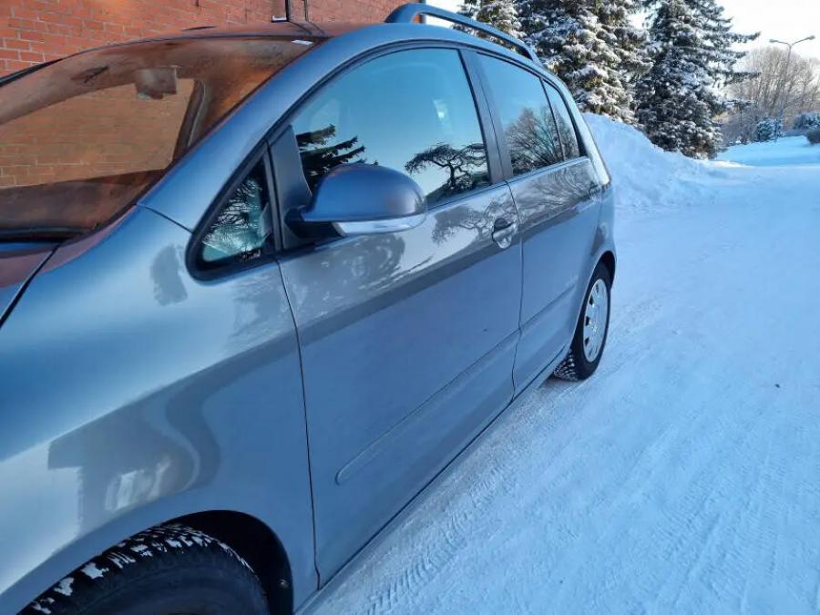 Grey Volkswagen Golf Plus 2008 in Jekabpils, with an engine capacity of 1.90 L and mileage of 283 thousand km for 4150 €, photo 10 on AUTOMOTO.COM.LV