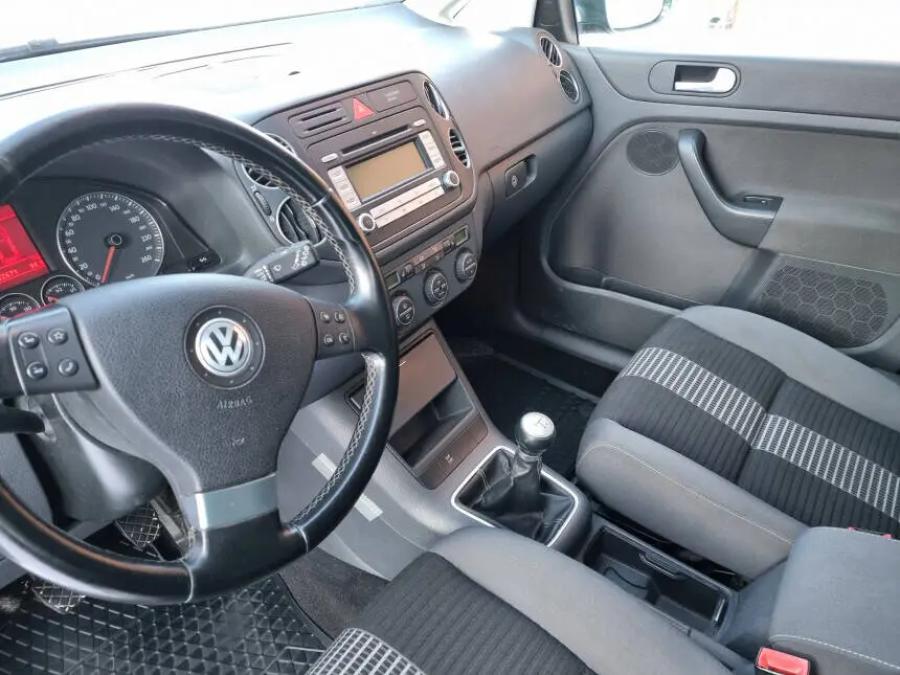 Grey Volkswagen Golf Plus 2008 in Jekabpils, with an engine capacity of 1.90 L and mileage of 283 thousand km for 4150 €, photo 14 on AUTOMOTO.COM.LV