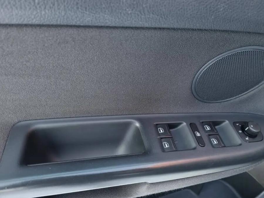 Grey Volkswagen Golf Plus 2008 in Jekabpils, with an engine capacity of 1.90 L and mileage of 283 thousand km for 4150 €, photo 15 on AUTOMOTO.COM.LV