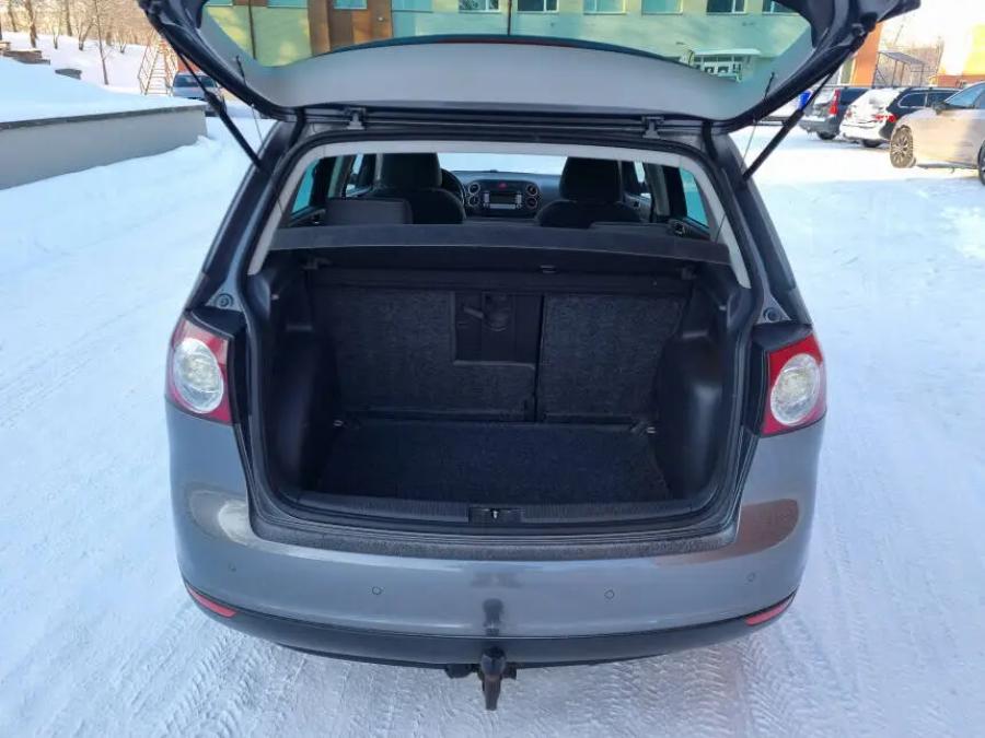 Grey Volkswagen Golf Plus 2008 in Jekabpils, with an engine capacity of 1.90 L and mileage of 283 thousand km for 4150 €, photo 18 on AUTOMOTO.COM.LV