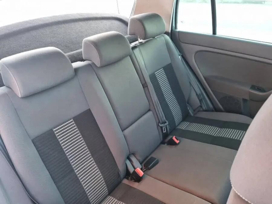 Grey Volkswagen Golf Plus 2008 in Jekabpils, with an engine capacity of 1.90 L and mileage of 283 thousand km for 4150 €, photo 19 on AUTOMOTO.COM.LV