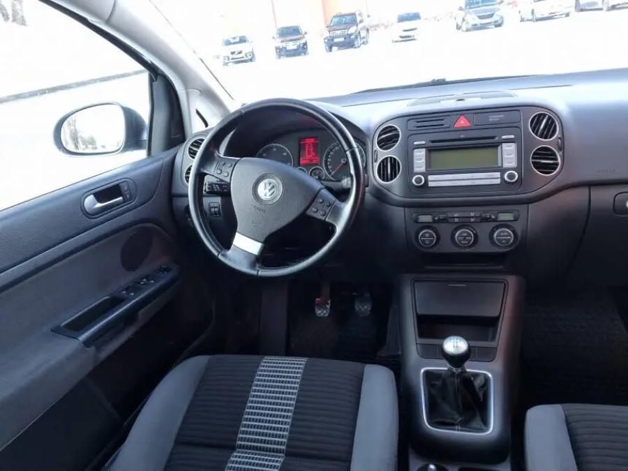 Grey Volkswagen Golf Plus 2008 in Jekabpils, with an engine capacity of 1.90 L and mileage of 283 thousand km for 4150 €, photo 20 on AUTOMOTO.COM.LV