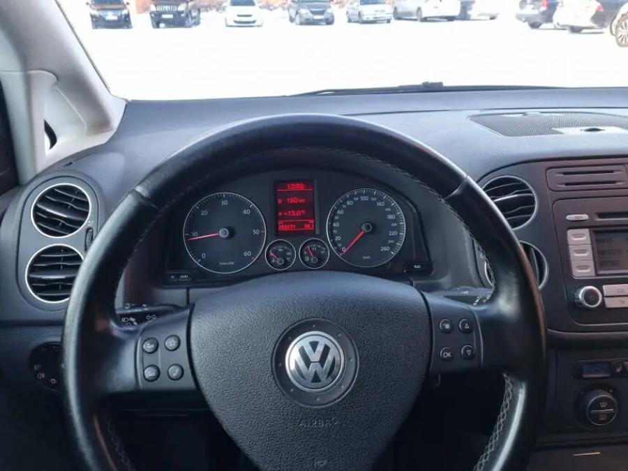 Grey Volkswagen Golf Plus 2008 in Jekabpils, with an engine capacity of 1.90 L and mileage of 283 thousand km for 4150 €, photo 25 on AUTOMOTO.COM.LV