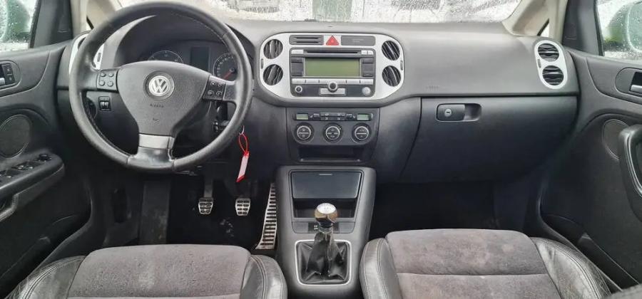 Pelēks Volkswagen Golf Plus 2008 Valmiera, ar dzinēja tilpumu 2.00 L un nobraukumu 391 tūkst. km par 2500 €, foto 8 vietnē AUTOMOTO.COM.LV