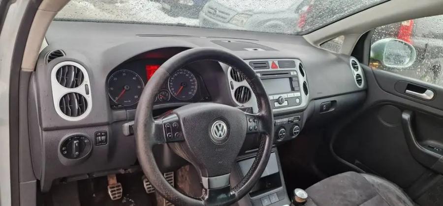Pelēks Volkswagen Golf Plus 2008 Valmiera, ar dzinēja tilpumu 2.00 L un nobraukumu 391 tūkst. km par 2500 €, foto 9 vietnē AUTOMOTO.COM.LV