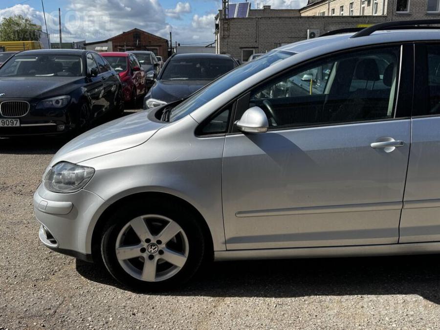 Grey Volkswagen Golf Plus 2008 in Daugavpils, with an engine capacity of 2.00 L and mileage of 0 thousand km for 3750 €, photo 8 on AUTOMOTO.COM.LV