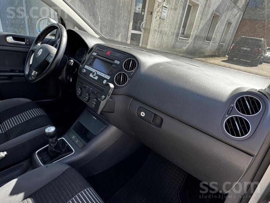 Grey Volkswagen Golf Plus 2008 in Daugavpils, with an engine capacity of 2.00 L and mileage of 0 thousand km for 3750 €, photo 15 on AUTOMOTO.COM.LV