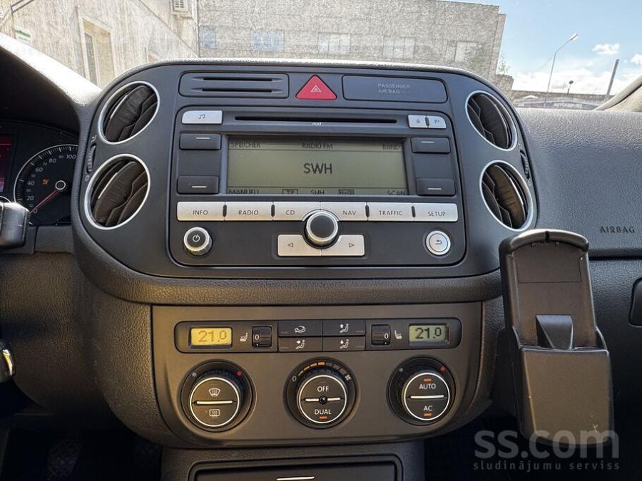 Grey Volkswagen Golf Plus 2008 in Daugavpils, with an engine capacity of 2.00 L and mileage of 0 thousand km for 3750 €, photo 16 on AUTOMOTO.COM.LV