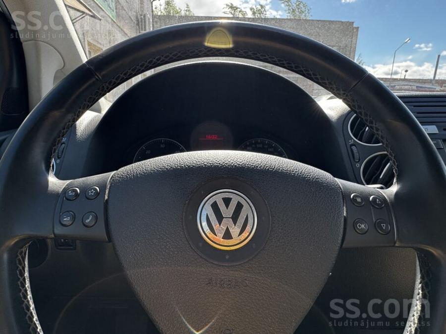 Grey Volkswagen Golf Plus 2008 in Daugavpils, with an engine capacity of 2.00 L and mileage of 0 thousand km for 3750 €, photo 18 on AUTOMOTO.COM.LV