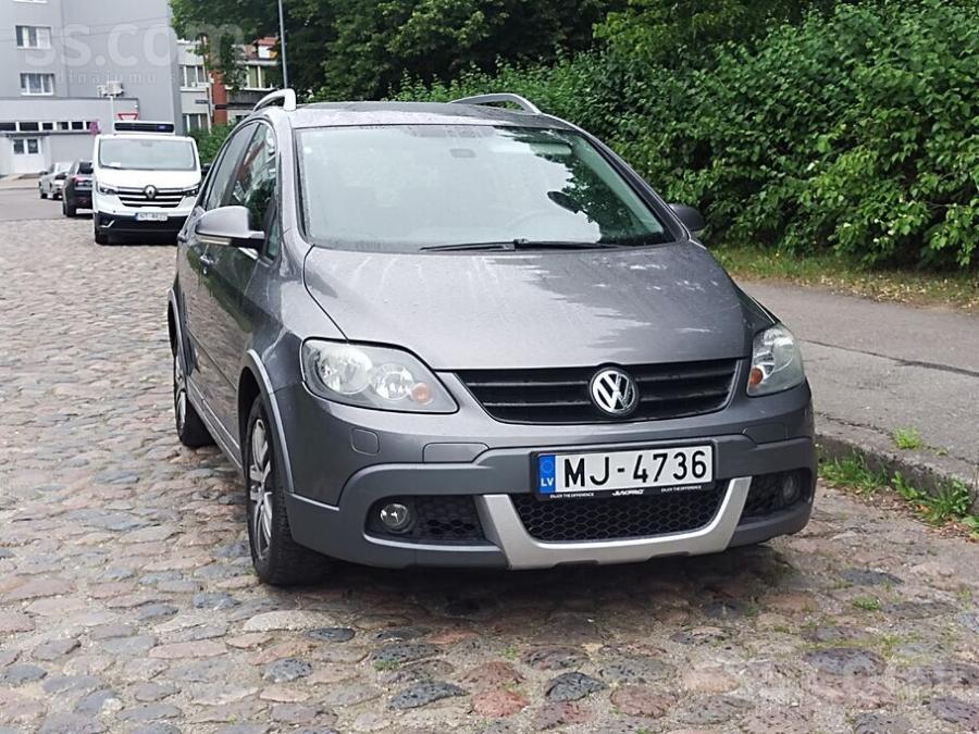 Grey Volkswagen Golf Plus 2008 in Riga, with an engine capacity of 1.90 L and mileage of 0 thousand km for 3700 €, photo 4 on AUTOMOTO.COM.LV