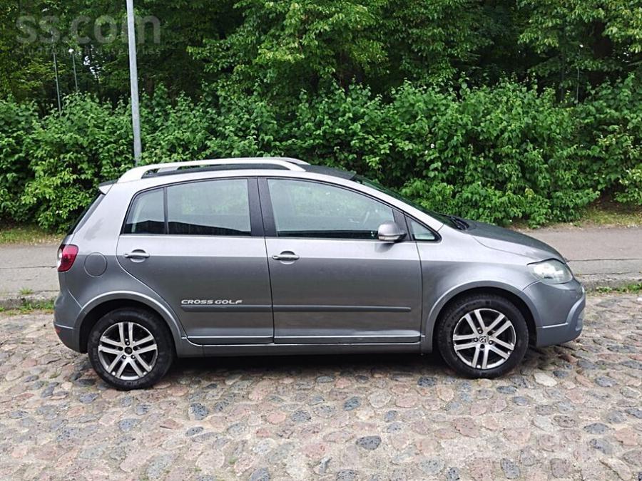 Grey Volkswagen Golf Plus 2008 in Riga, with an engine capacity of 1.90 L and mileage of 0 thousand km for 3700 €, photo 5 on AUTOMOTO.COM.LV