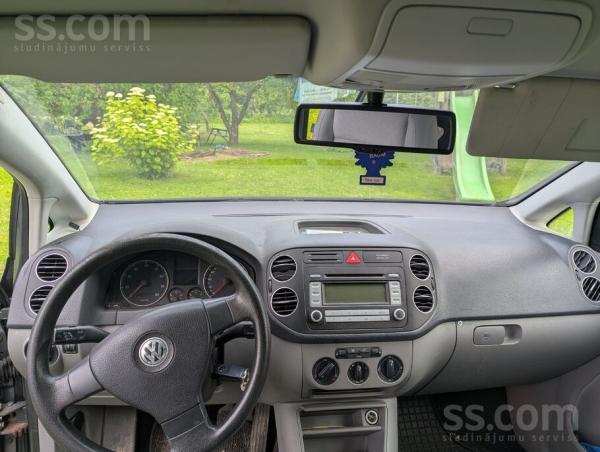 Grey Volkswagen Golf Plus 2008 in Cesis, with an engine capacity of 2.00 L and mileage of 148 thousand km for 1200 €, photo 4 on AUTOMOTO.COM.LV