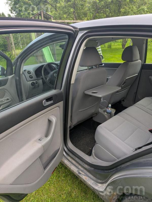 Grey Volkswagen Golf Plus 2008 in Cesis, with an engine capacity of 2.00 L and mileage of 148 thousand km for 900 €, photo 3 on AUTOMOTO.COM.LV