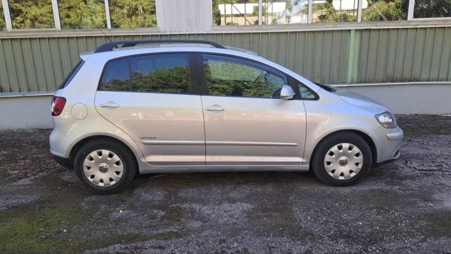 Grey Volkswagen Golf Plus 2008 in Ogre, with an engine capacity of 1.90 L and mileage of 245 thousand km for 2550 €, photo 3 on AUTOMOTO.COM.LV