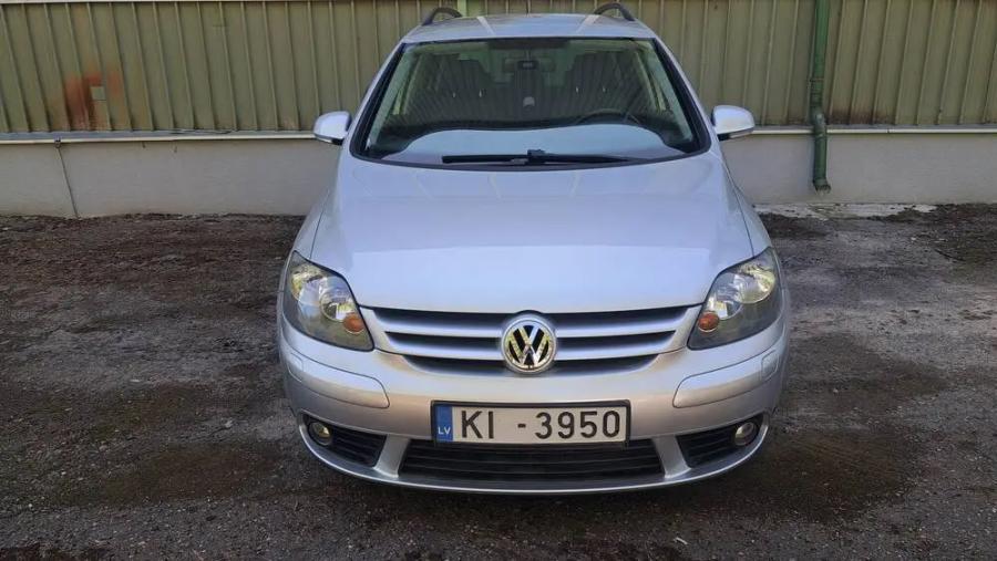 Grey Volkswagen Golf Plus 2008 in Ogre, with an engine capacity of 1.90 L and mileage of 245 thousand km for 2550 €, photo 6 on AUTOMOTO.COM.LV
