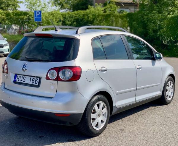 Grey Volkswagen Golf Plus 2008 in Vilnius, with an engine capacity of 1.90 L and mileage of 334 thousand km for 2950 €, photo 3 on AUTOMOTO.COM.LV