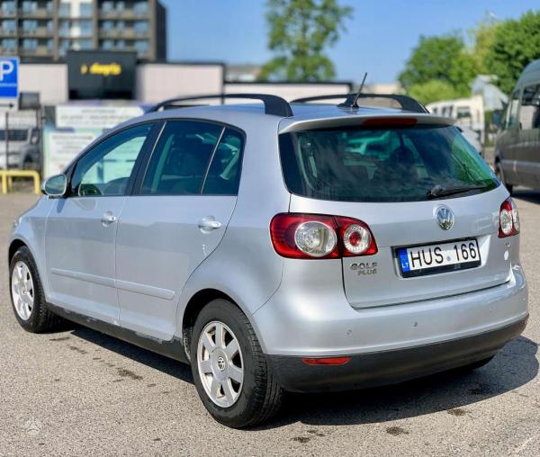 Grey Volkswagen Golf Plus 2008 in Vilnius, with an engine capacity of 1.90 L and mileage of 334 thousand km for 2950 €, photo 5 on AUTOMOTO.COM.LV
