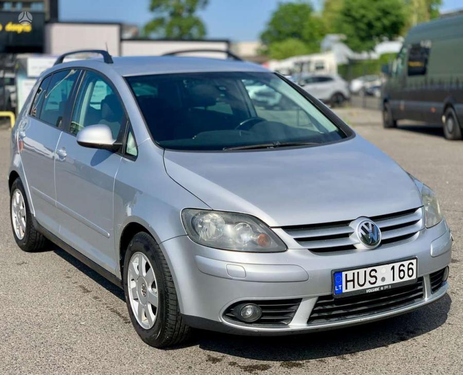Grey Volkswagen Golf Plus 2008 in Vilnius, with an engine capacity of 1.90 L and mileage of 334 thousand km for 2950 €, photo 5 on AUTOMOTO.COM.LV