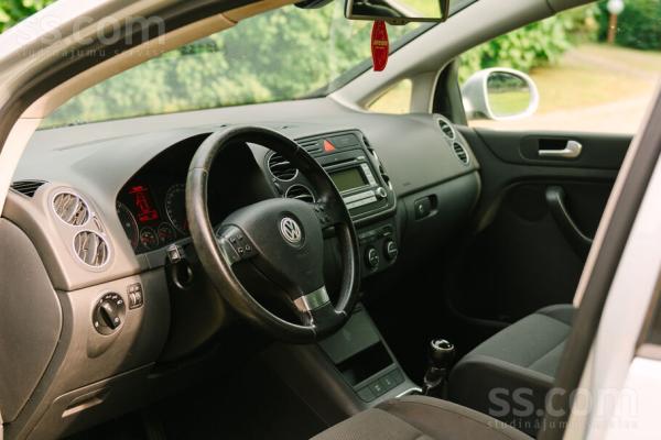 Grey Volkswagen Golf Plus 2008 in Liepaja, with an engine capacity of 1.90 L and mileage of 346 thousand km for 2250 €, photo 4 on AUTOMOTO.COM.LV