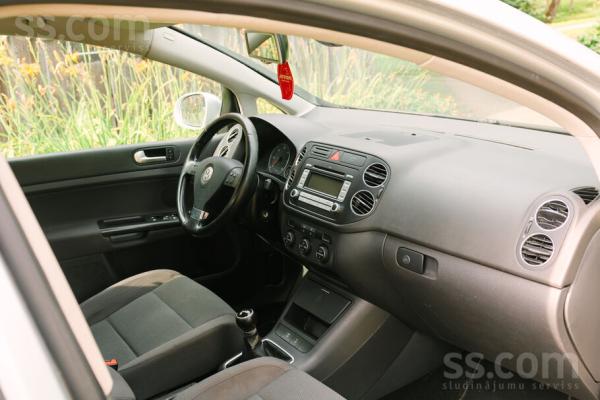 Grey Volkswagen Golf Plus 2008 in Liepaja, with an engine capacity of 1.90 L and mileage of 346 thousand km for 2250 €, photo 9 on AUTOMOTO.COM.LV