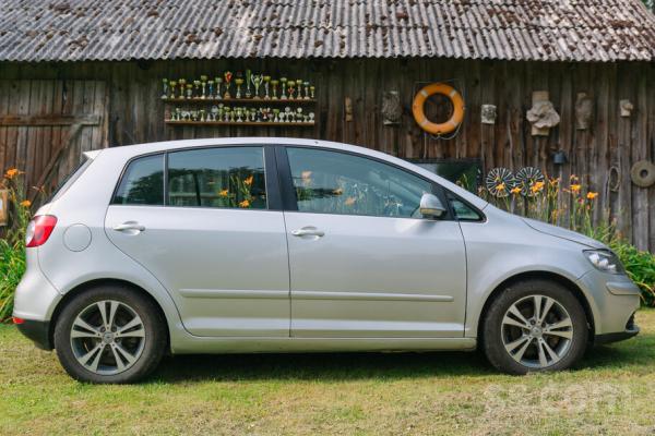 Grey Volkswagen Golf Plus 2008 in Liepaja, with an engine capacity of 1.90 L and mileage of 346 thousand km for 2250 €, photo 2 on AUTOMOTO.COM.LV