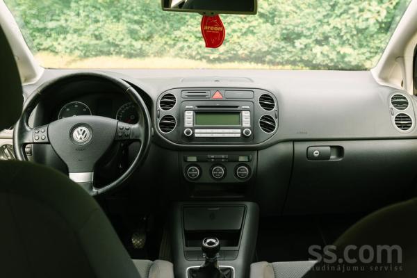 Grey Volkswagen Golf Plus 2008 in Liepaja, with an engine capacity of 1.90 L and mileage of 346 thousand km for 2250 €, photo 8 on AUTOMOTO.COM.LV