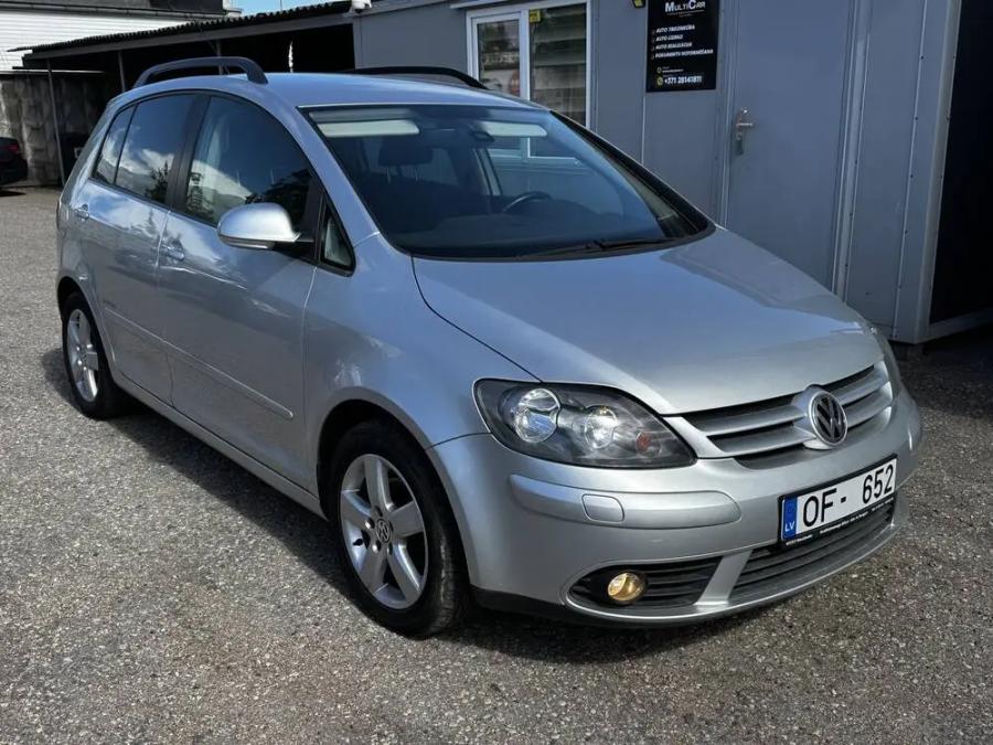 Pelēks Volkswagen Golf Plus 2008 Daugavpils, ar dzinēja tilpumu 2.00 L un nobraukumu 220 tūkst. km par 3750 €, foto 1 vietnē AUTOMOTO.COM.LV