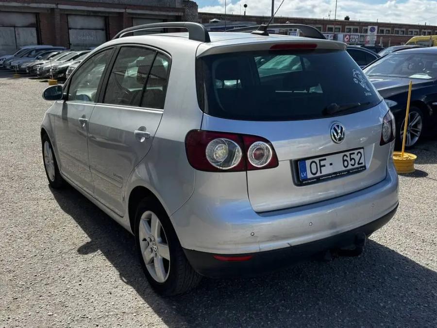 Pelēks Volkswagen Golf Plus 2008 Daugavpils, ar dzinēja tilpumu 2.00 L un nobraukumu 220 tūkst. km par 3750 €, foto 5 vietnē AUTOMOTO.COM.LV