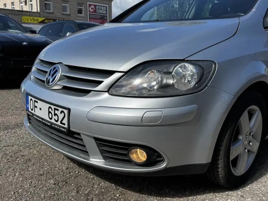 Pelēks Volkswagen Golf Plus 2008 Daugavpils, ar dzinēja tilpumu 2.00 L un nobraukumu 220 tūkst. km par 3750 €, foto 10 vietnē AUTOMOTO.COM.LV